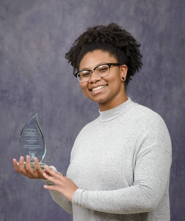 Senior Leadership Awards Honor 32 Students - News and Events