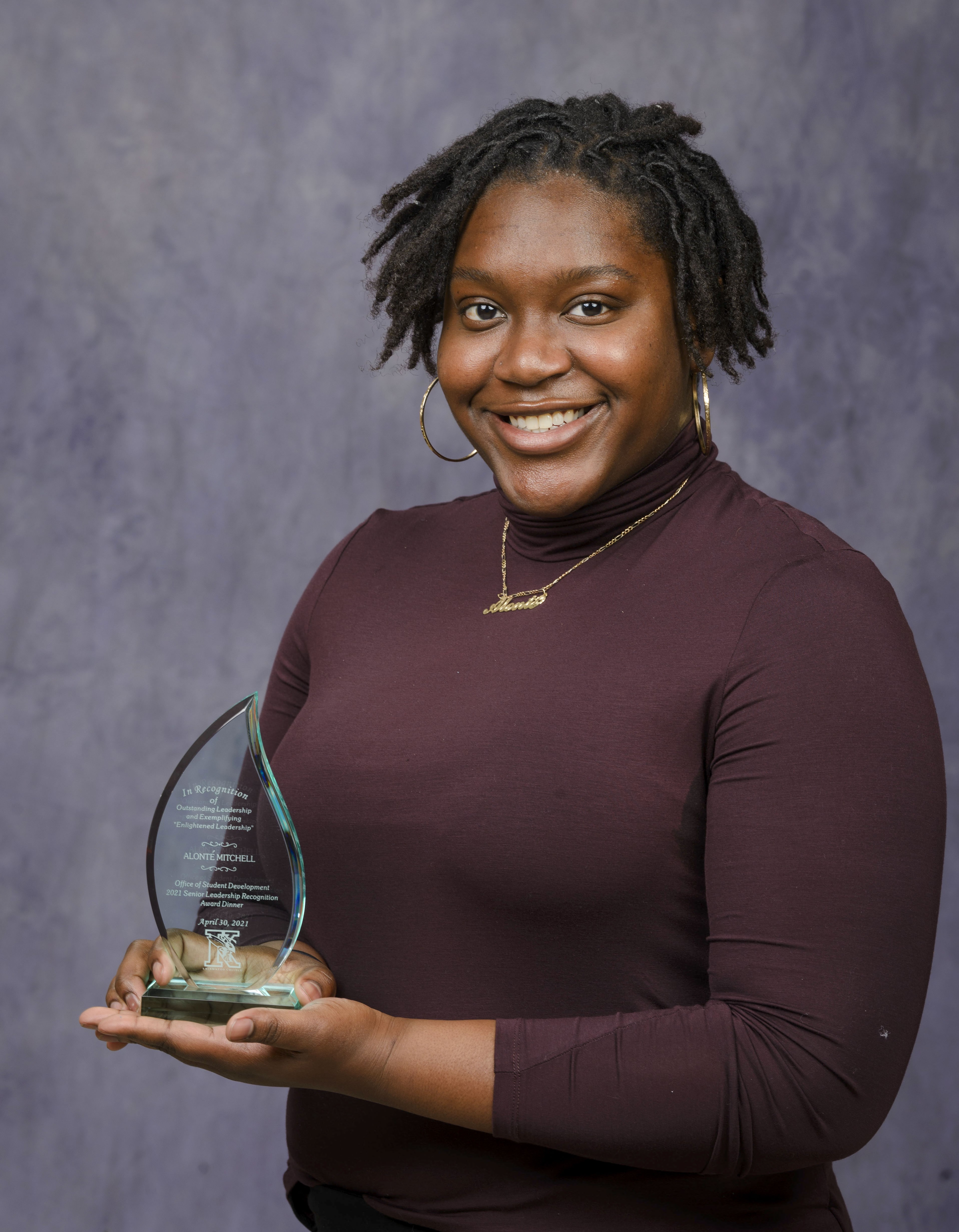 Senior Leadership Awards Honor 32 Students - News and Events